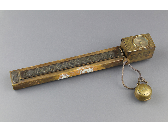 Pillar Clock-Shaped Yatate and Netsuke Sundial | Traditional Japanese ...
