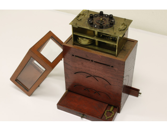 Hourly Ball-Dropping Table Clock | Traditional Japanese Clocks (Wadokei ...